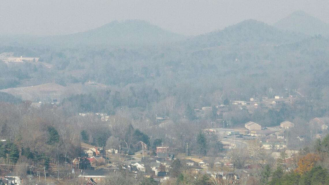 Eastern Kentucky fires spread Lexington smoke, haze, smell | Lexington ...