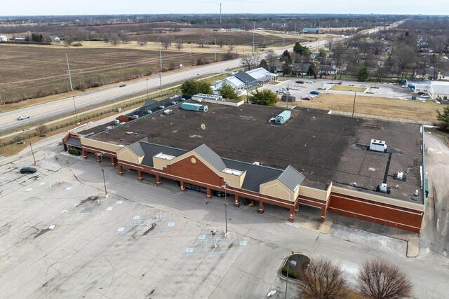 Family entertainment center to open in old Versailles Kroger ...