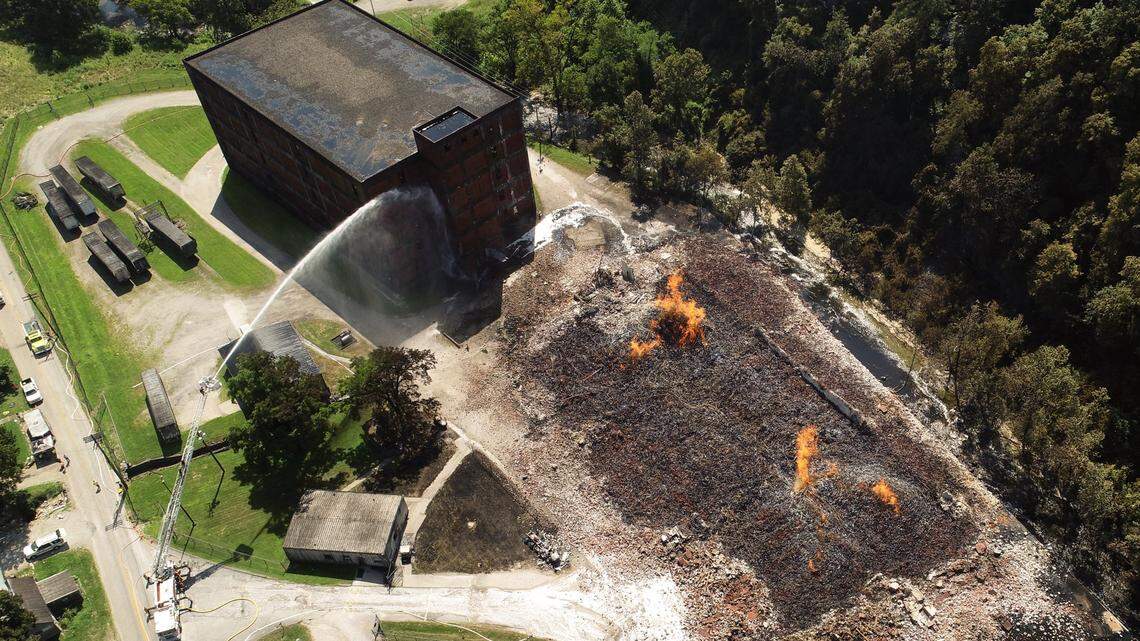 Massive fire burns Jim Beam bourbon warehouse near Versailles, KY ...