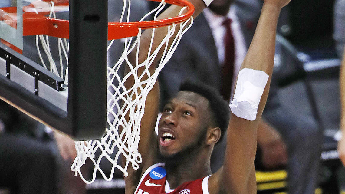 Donta Hall chose to commit to Alabama where his father, Donald, died ...