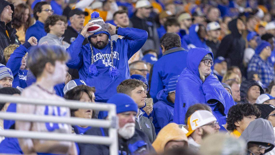 Kentucky football after Tennessee loss: Stoops future debate ...